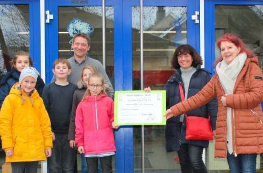 Sch ler berreichen 1500 Euro sch-ler-berreichen-1500-euro